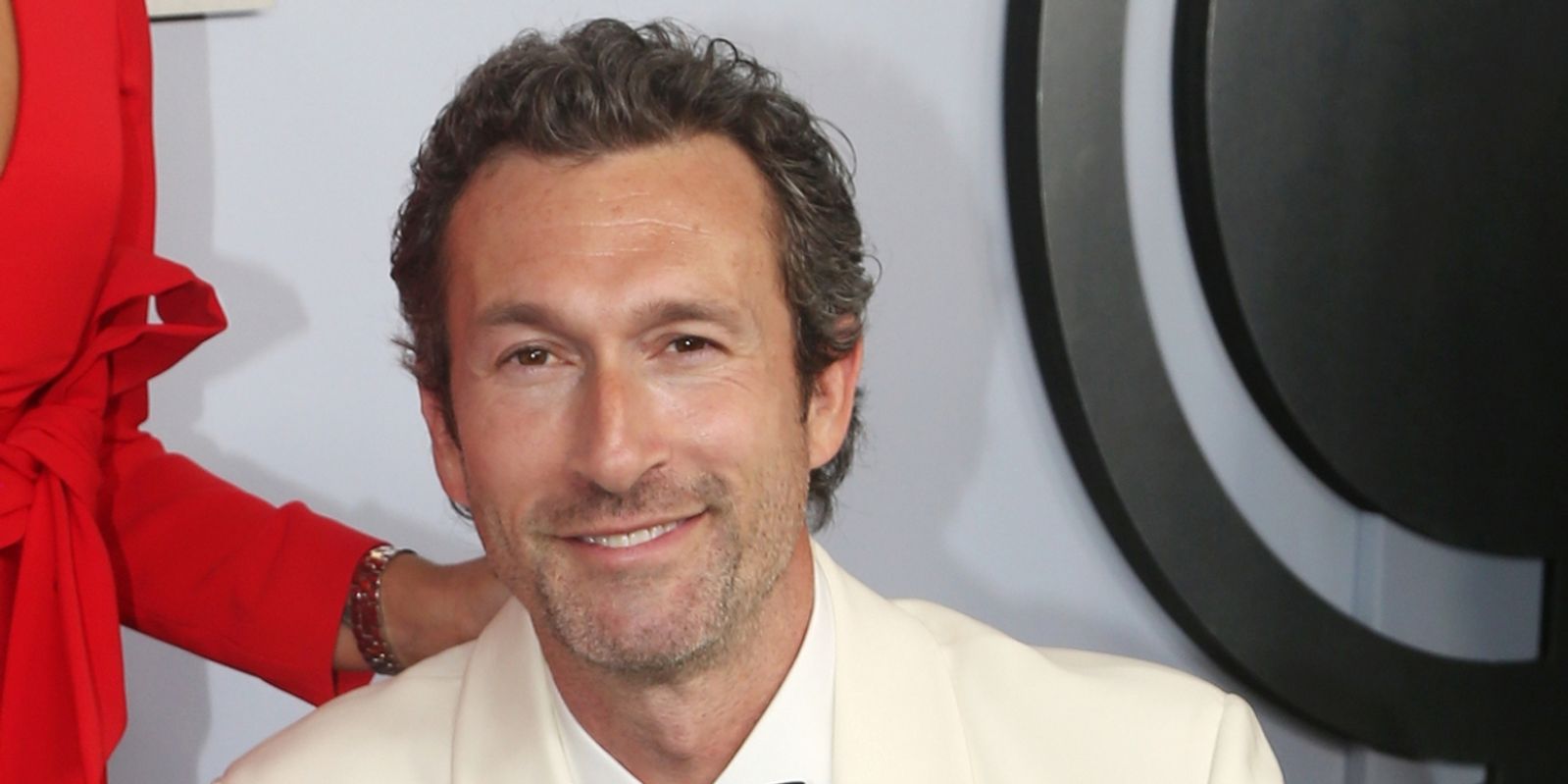 Aaron Lazar Joins Substack to Discuss Show Business, Self Transformation & More