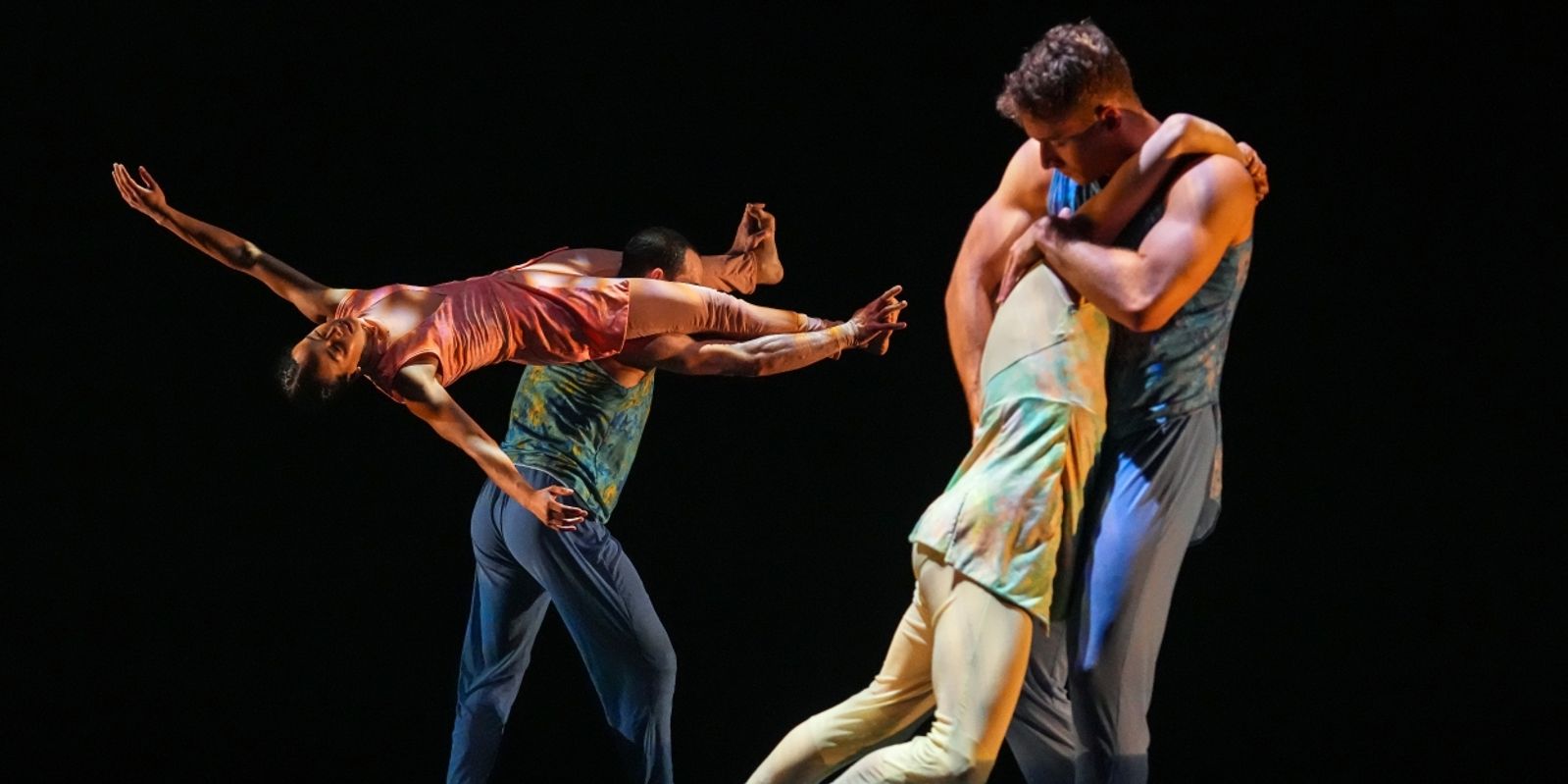 Review: PILOBOLUS at The Joyce Theater-A Stunning Display of Inventive Dance