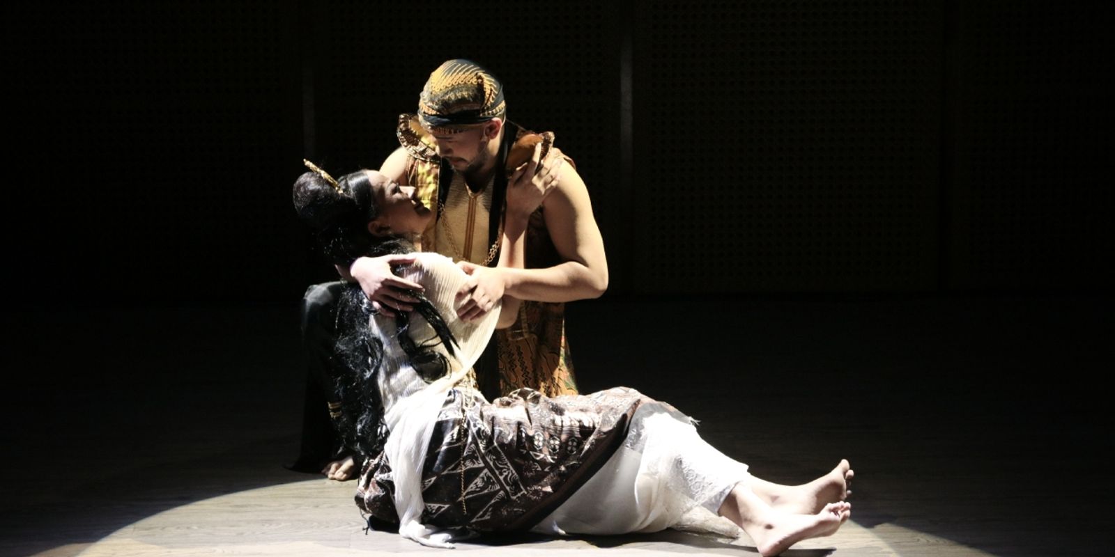 Review: Prose of the Old Days in “Tunggulah Aku di Gunung Parang”