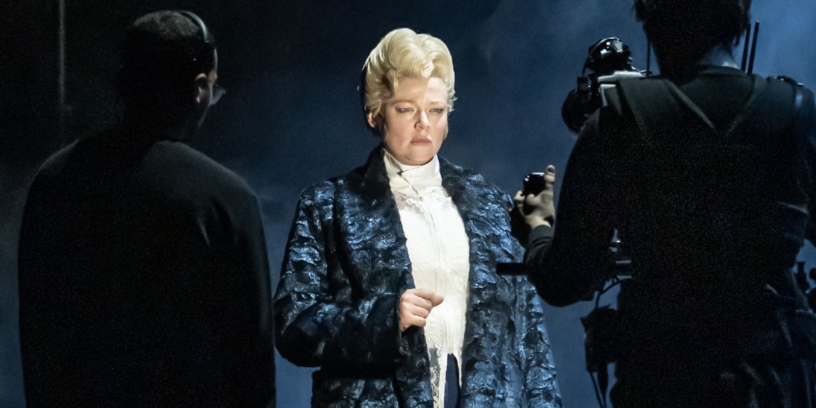 THE PICTURE OF DORIAN GRAY's Sarah Snook Wins 2025 Tony Award for Best ...