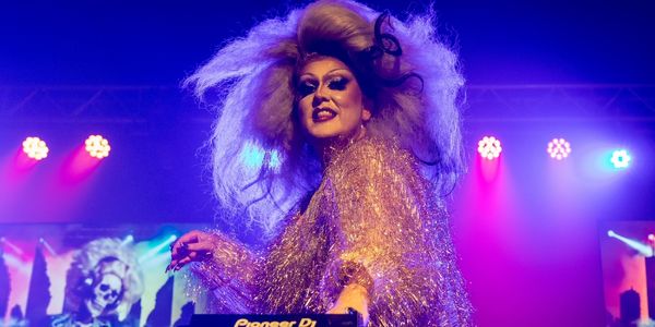 Tollie Parton Will Host Royal Countess Zingara’s New Year’s Eve Show at ...