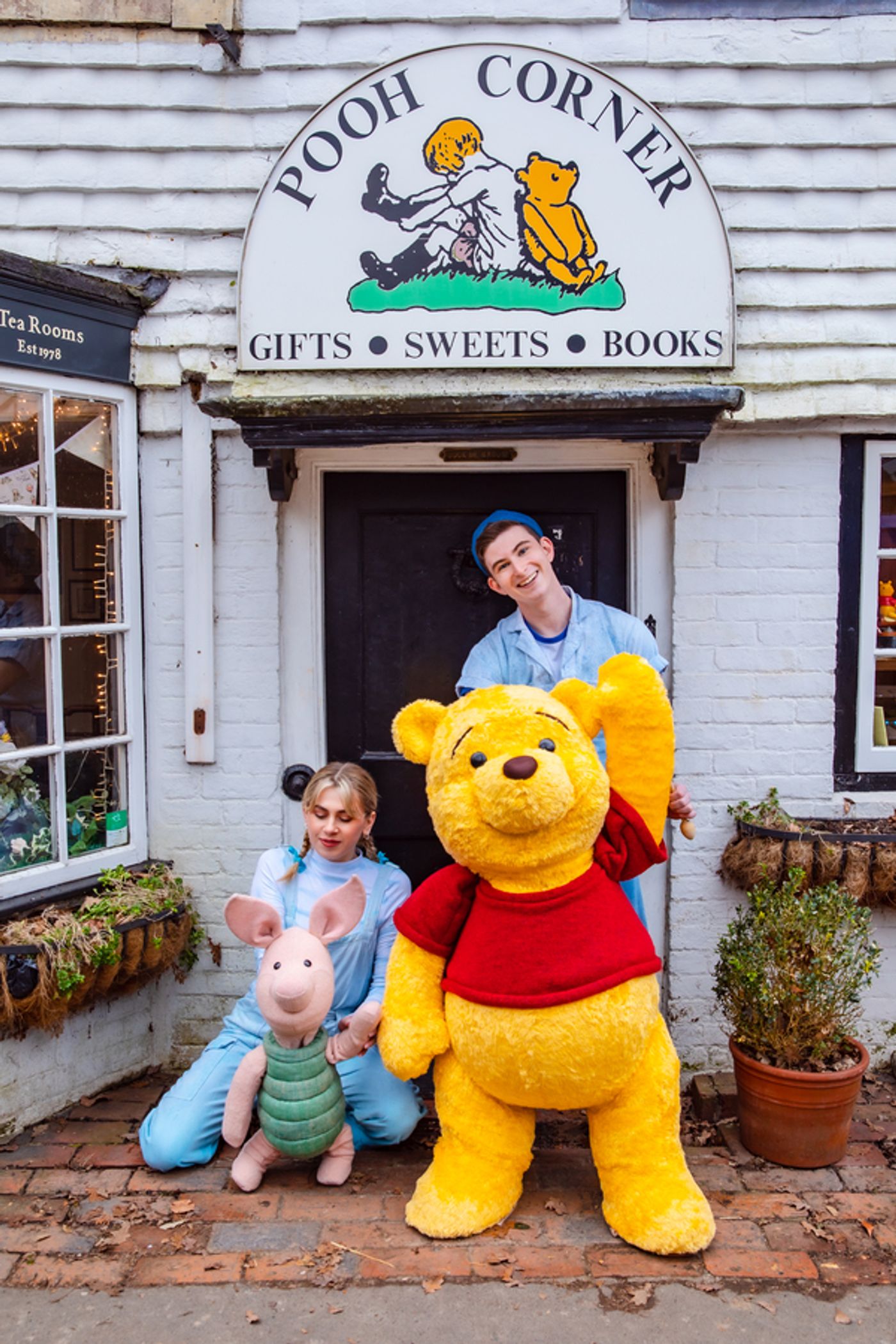 Photos/Video: The UK Cast of WINNIE THE POOH Visits Hundred Acre Wood