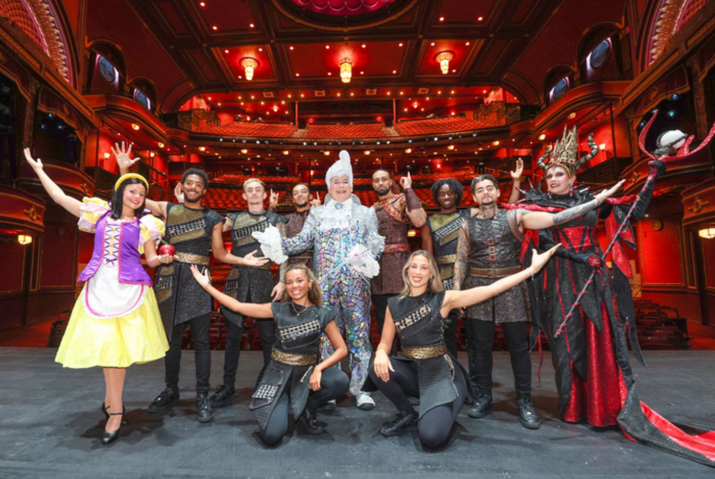Photos: First Look at the Cast of SNOW WHITE AND THE SEVEN DWARFS Panto at Southampton's ...