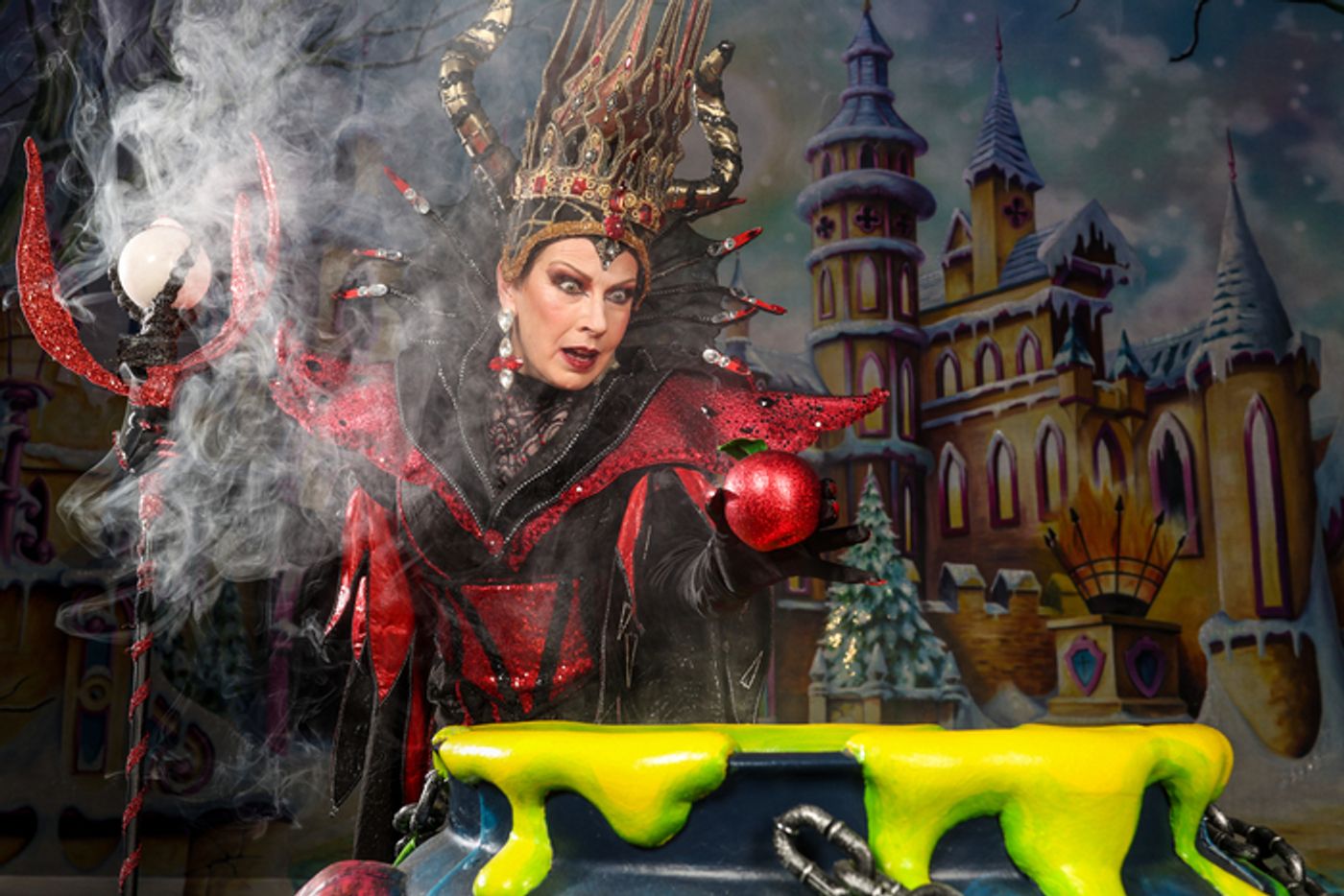 Photos: First Look at the Cast of SNOW WHITE AND THE SEVEN DWARFS Panto at Southampton's ...