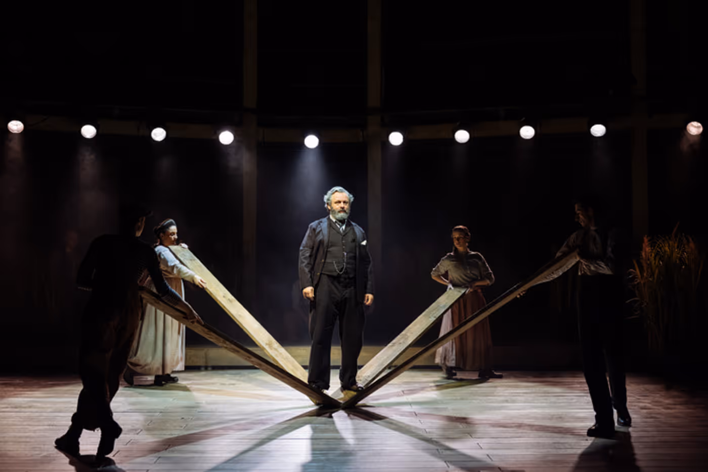 Photos: First Look At Michael Sheen and More in OUR TOWN at Rose Theatre