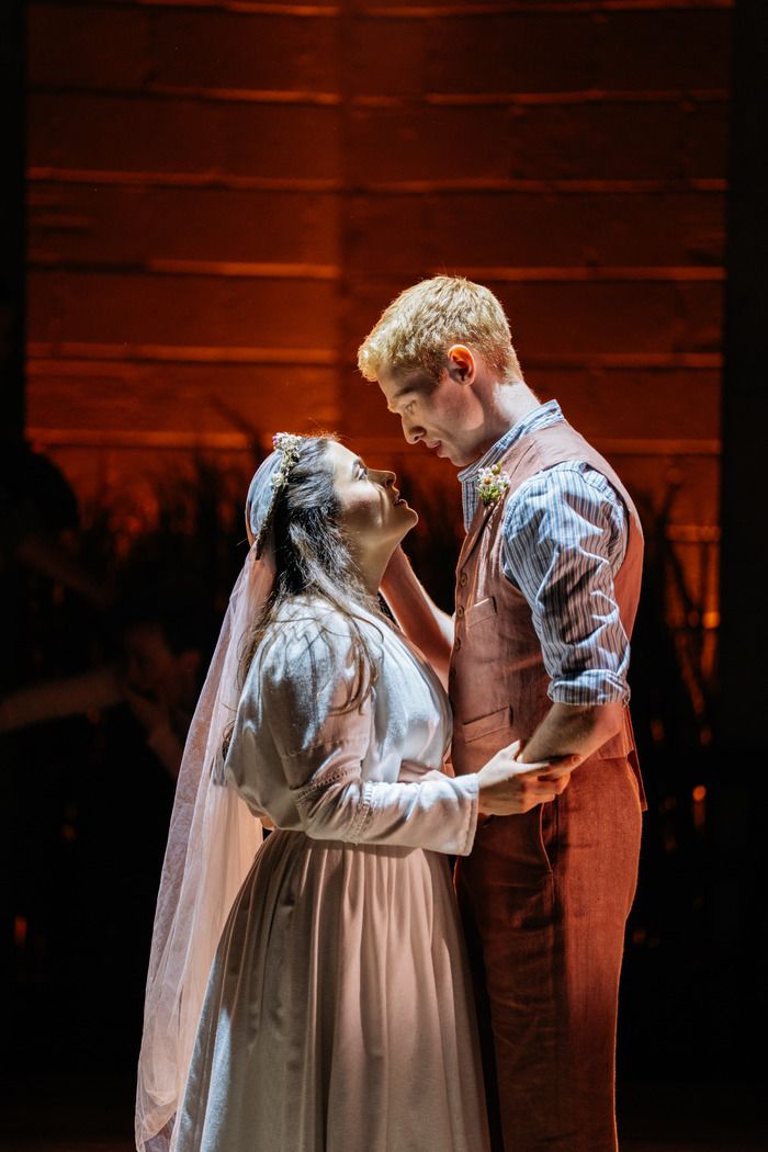 Foto: Prima Occhiata a Michael Sheen e Altri in OUR TOWN al Rose Theatre