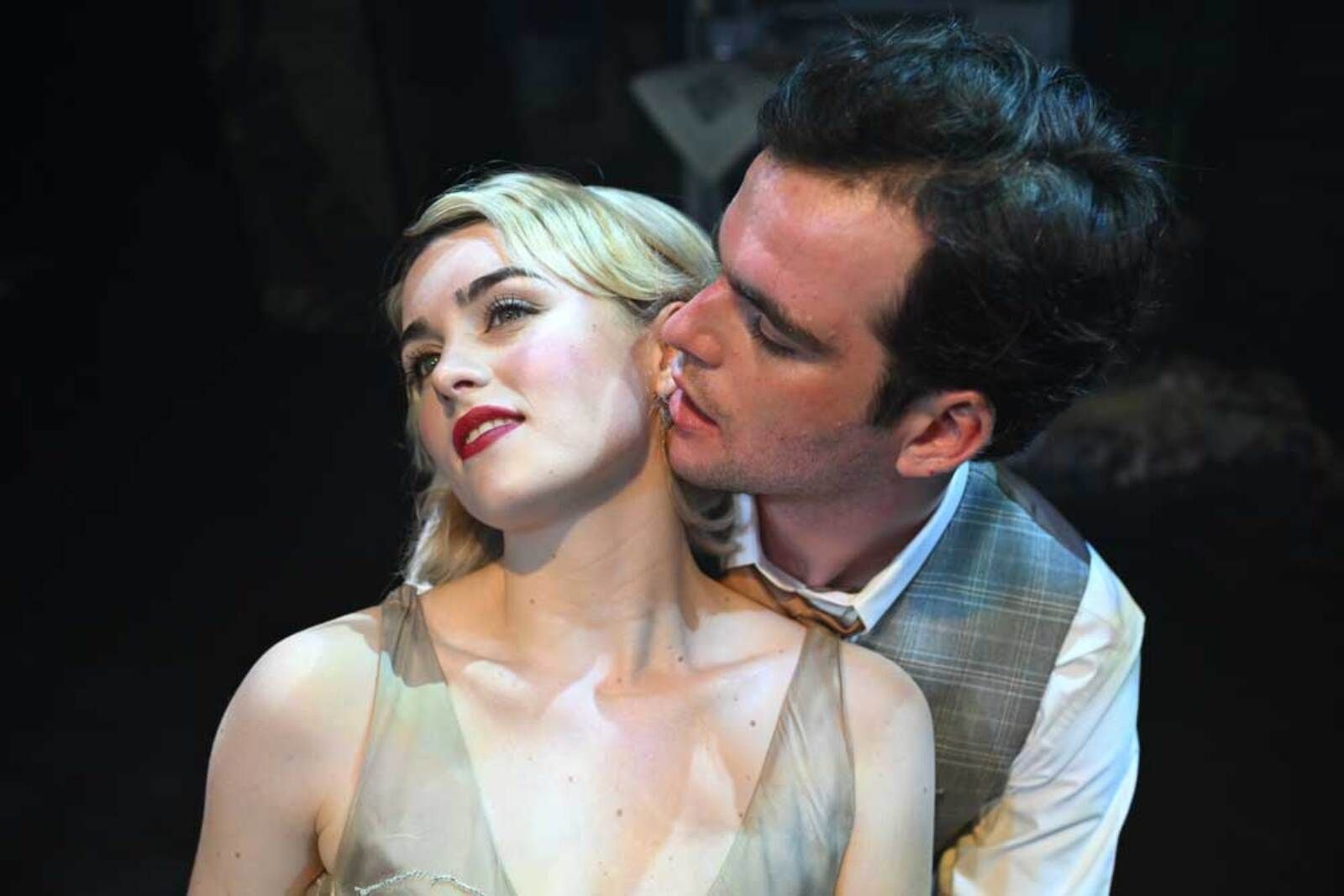 Foto's: Daisy Snelson, Dominic Sullivan en Meer in ENTERTAINING MURDER